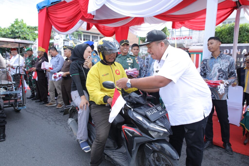 Pemerintah Kabupaten Asahan Bagikan 5.250 Lembar Bendera Merah Putih ...