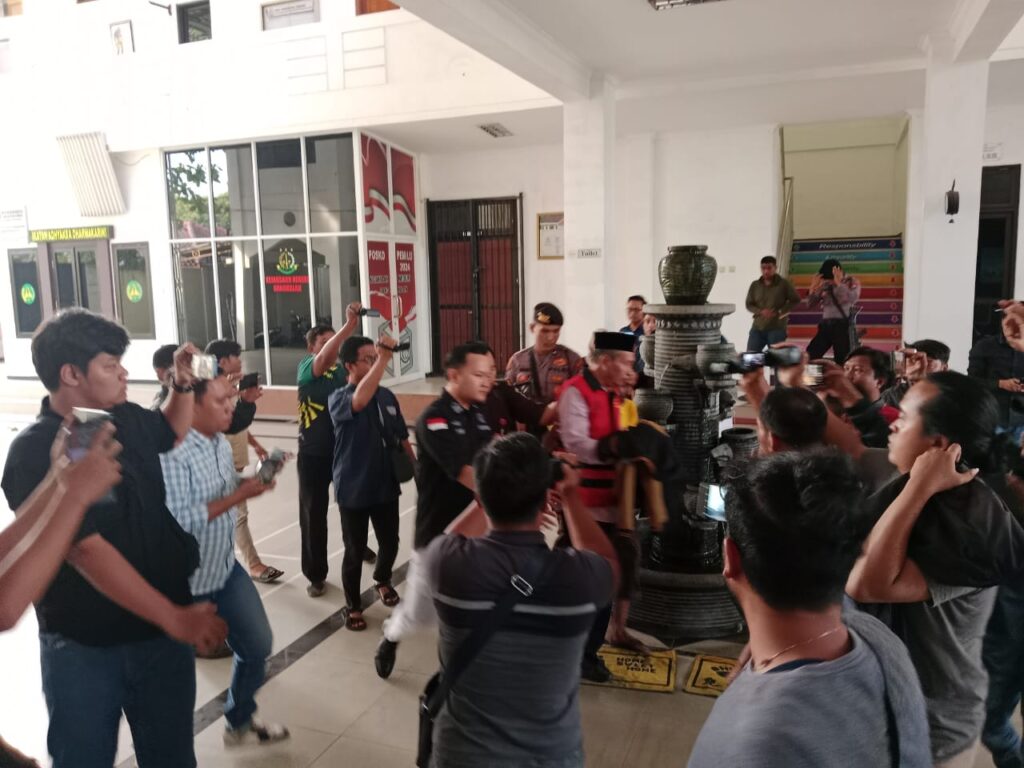 Diduga Terjerat Kasus Korupsi, Mantan Plt Dirut BUMD Sumber Daya ... Diduga Terjerat Kasus Korupsi, Mantan Plt Dirut BUMD Sumber Daya ...